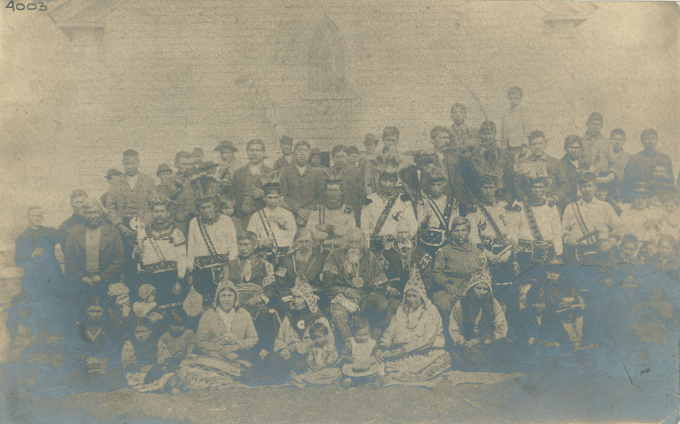 Group photo including Mi'kmaq women, men and children – Nova Scotia ...